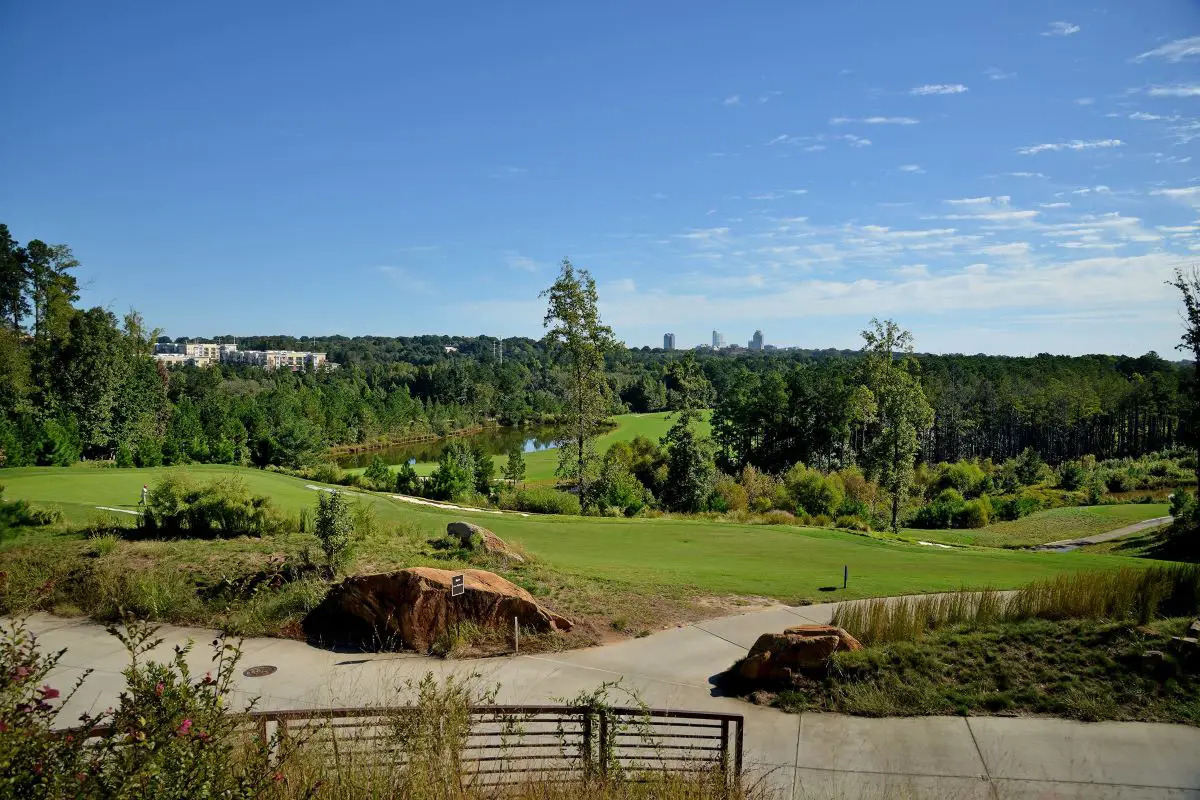 The 10 BEST public & private golf courses in Raleigh!